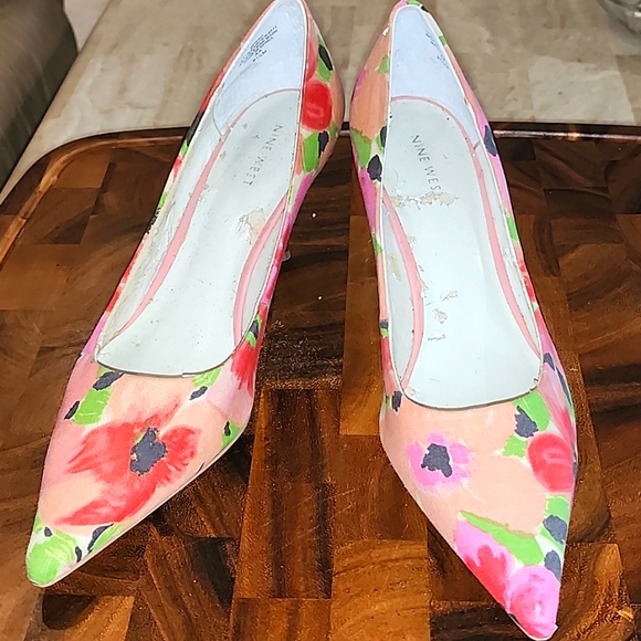 Nine West | Shoes | Nine West Cloth Floral Pumps 9 2 Aa | Poshmark